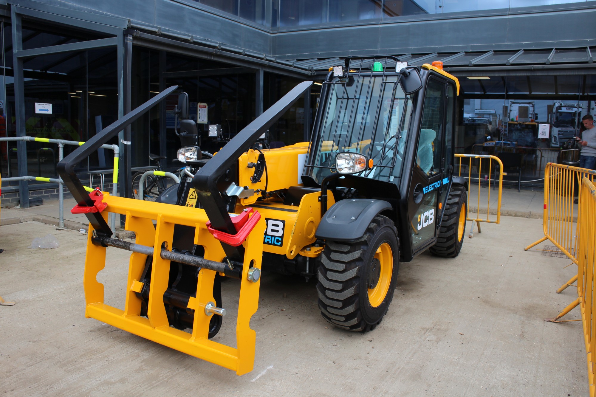 Lynch go green with brand new 6M Electric Telehandlers